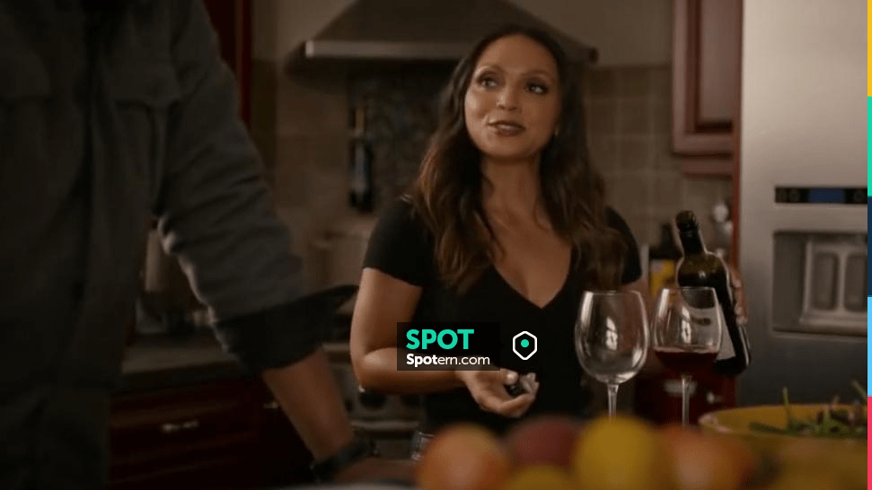 Wilfred All Tied Up Suéter usado por Cecile Horton (Danielle Nicolet ...