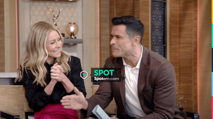 Camisa Saint Laurent en seda mate y brillante usada por Kelly Ripa como ...
