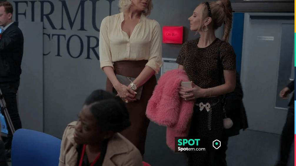 Alexander Wang Leop­ard Che­nille Knit Skirt worn by Keeley Jones (Juno ...