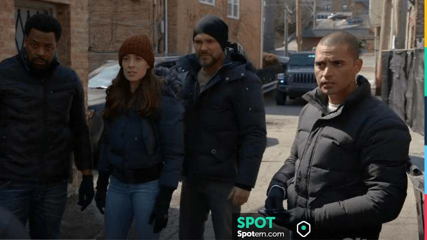 Under Armour Men's Liner Coldgear Storm Water Repellant Glove worn by ...