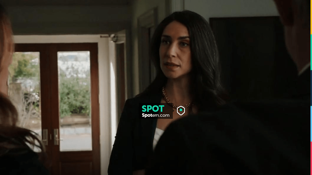 A Weathered Penny Gold Knot Neck­lace worn by Lucy Huston (Bronwyn Reed ...