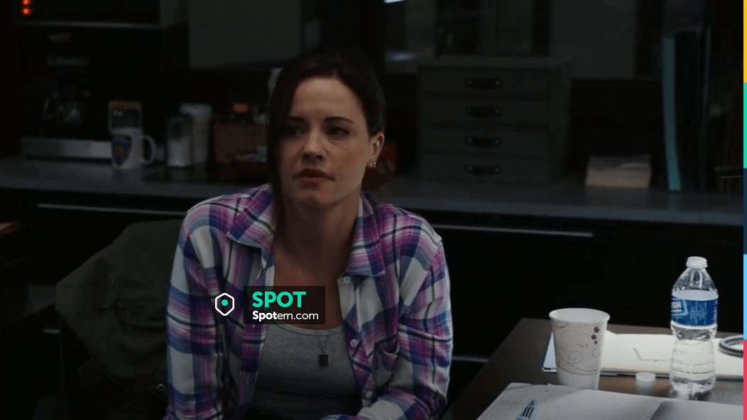 Rails Women's Hunter Shirt In White Denim Berry worn by Detective Grace ...