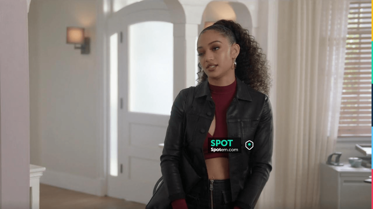 L'Agence Janelle Slim Jacket worn by Olivia Baker (Samantha Logan) as ...