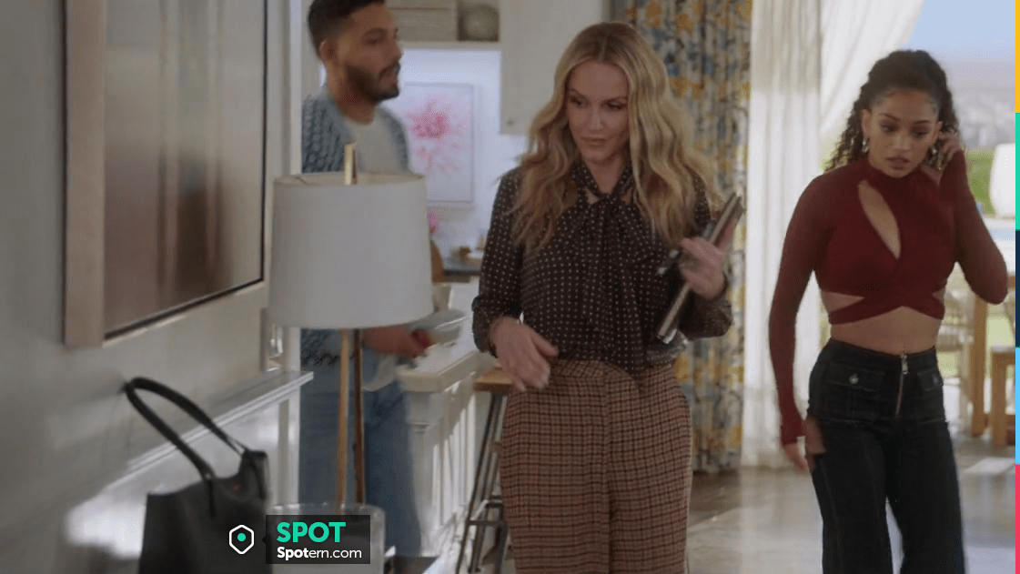 Saint Laurent Shopper Tote Leather Large worn by Laura Fine-Baker ...