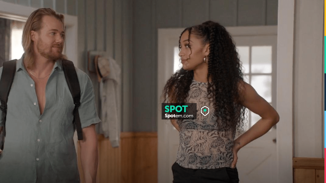 Danbi Minhwa Tank worn by Olivia Baker (Samantha Logan) as seen in All ...