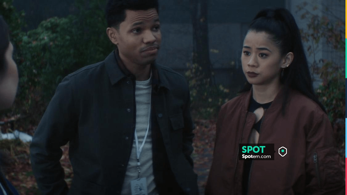 Tna Tahoe Bomber Jacket porté par Georgia 'George' Fan (Leah Lewis) vu ...