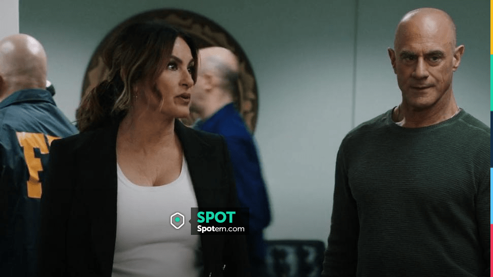 Citizens of Humanity Lima Scoop Top worn by Detective Olivia Benson ...