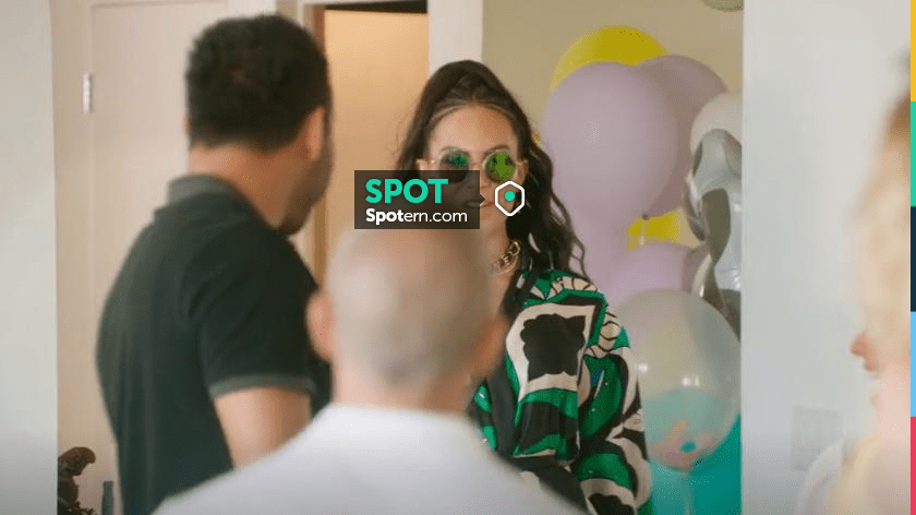 Chloé Ac­etate Sun­glass­es worn by Amanza Smith as seen in Selling ...