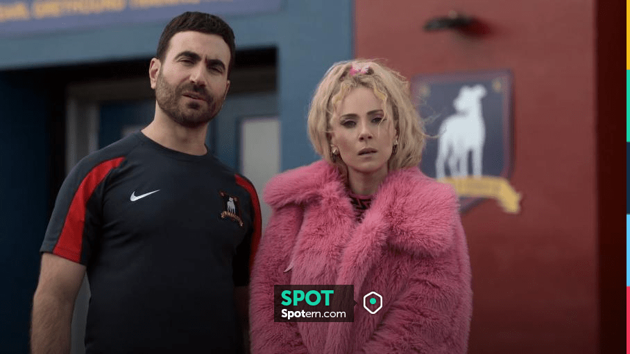 Topshop Short Faux Fur Coat In Bright Pink worn by Keeley Jones (Juno ...