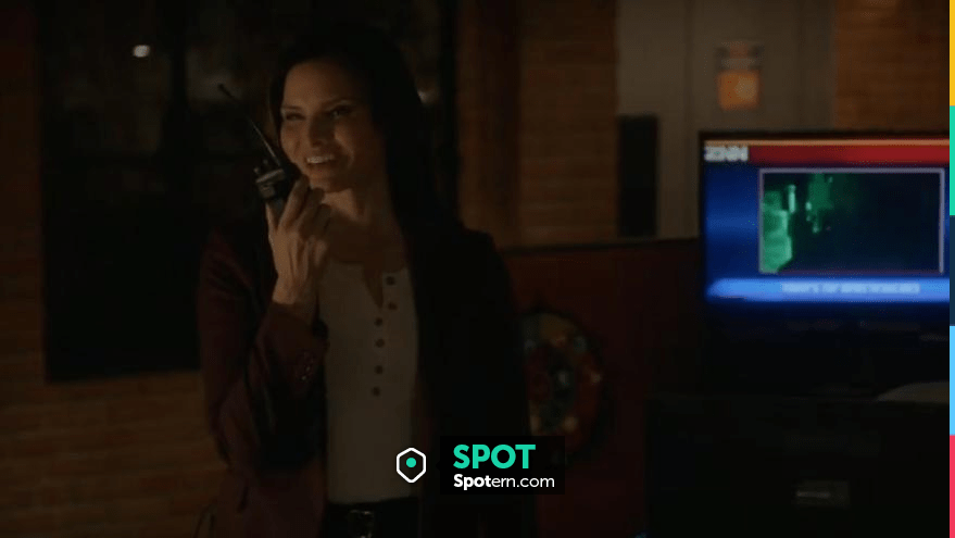 Faherty Leg­end Rib Gi­la Hen­ley worn by Jessica Knight (Katrina Law ...