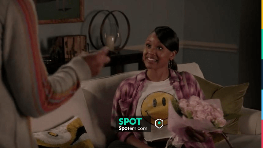 Prince Peter Smiley Cropped Tee worn by Olivia Lockhart (Katlyn Nichol ...