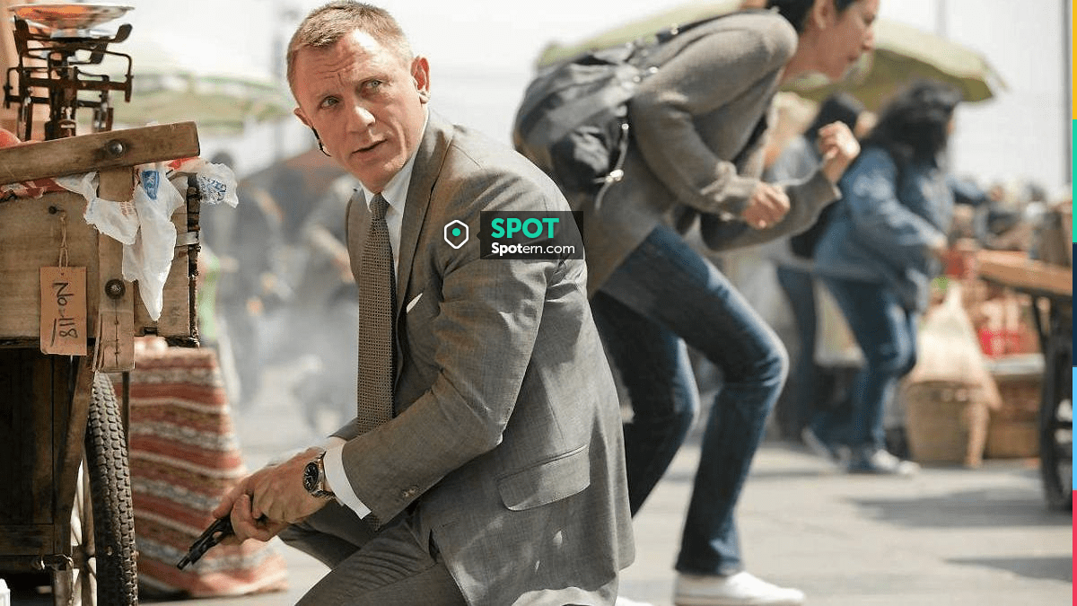 Outfits of Skyfall movie: James Bond (Daniel Craig) wears Elegant Grey ...