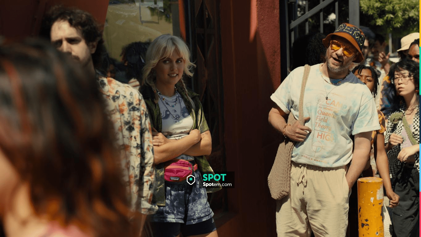 Patagonia Ultralight Black Hole Mini Hip Pack worn by Peyton (Emily ...