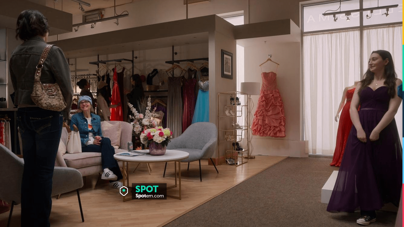 Adidas Superstar Sneakers worn by Kate Mularkey (Sarah Chalke) as seen ...