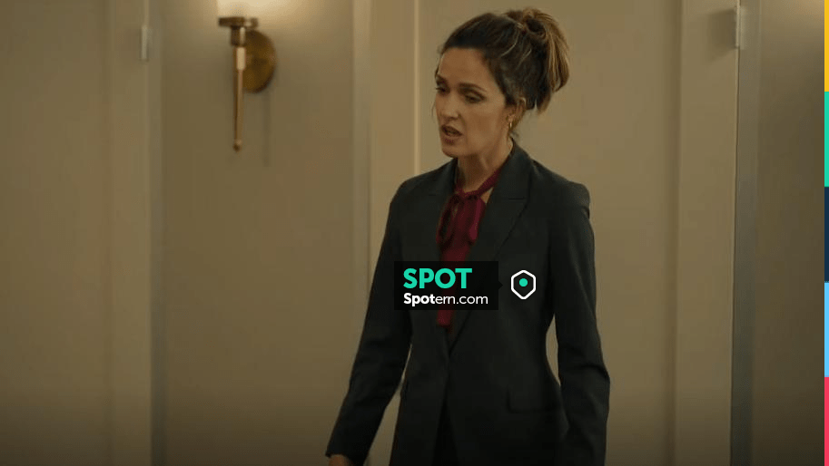 Theory Eti­en­nette Sin­gle-Breast­ed Stretch-Wool Blaz­er worn by Sylvia (Rose Byrne) as seen ...