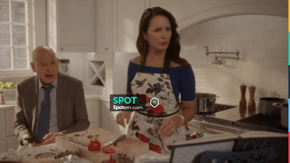 Dii Botan­i­cal Blooms Flo­ral Print­ed Apron worn by Charlotte York ...