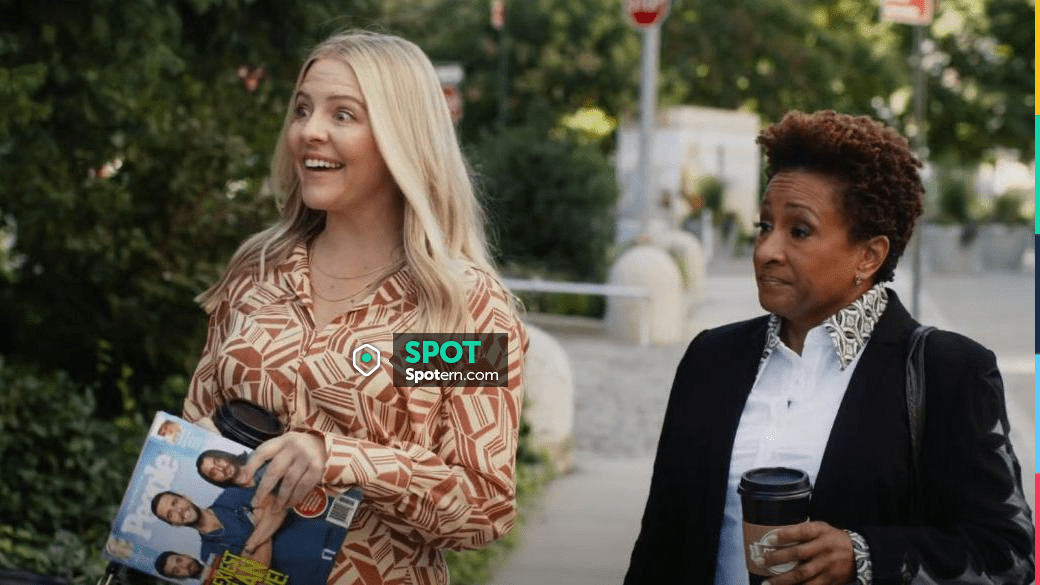 Chloe Long V-neck Blouse worn by Brooke Dubek (Heléne Yorke) as seen in ...