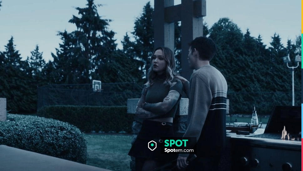 Brandy melville Sof Low Waist­ed Buck­le Skirt worn by Megan Landry ...