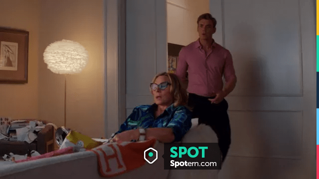 Hermes Manta en naranja de Madolyn Addison (Kim Cattrall) vista en ...