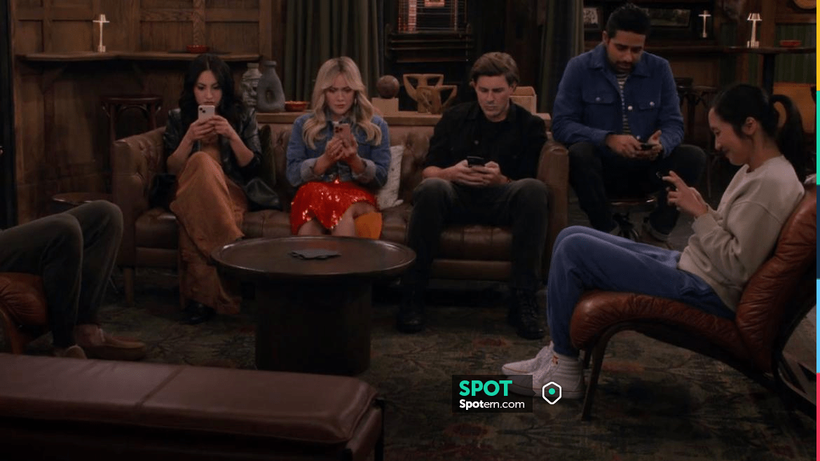 Vans Valen­tines Sk8-Hi Slim Zip worn by Ellen (Tien Tran) as seen in ...