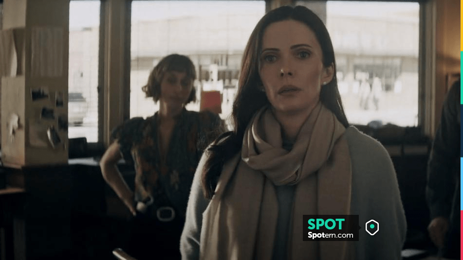 Bloomingdale Cash­mere Mock Neck Brushed worn by Lois Lane (Bitsie ...