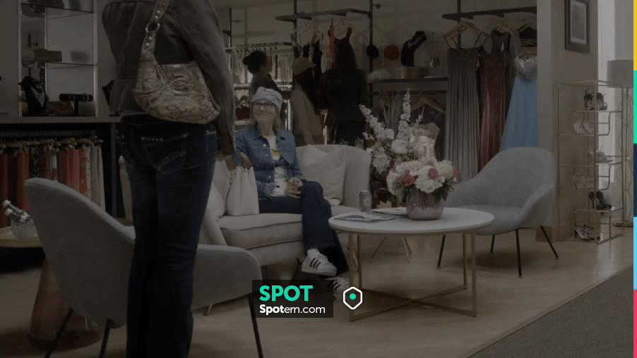 Adidas Superstar Sneakers worn by Kate Mularkey (Sarah Chalke) as seen ...