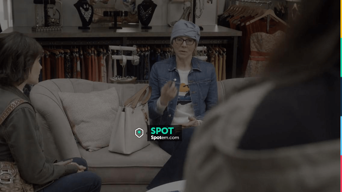 Aldo Devamantar Bucket Bag worn by Kate Mularkey (Sarah Chalke) as seen ...