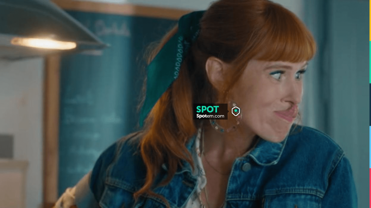 The transparent earrings with multicolored stones worn by Morgane ...