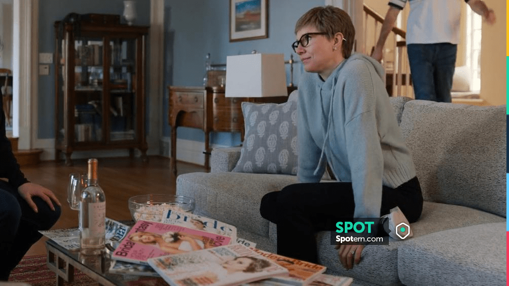 Adidas Superstar Sneakers worn by Kate Mularkey (Sarah Chalke) as seen ...