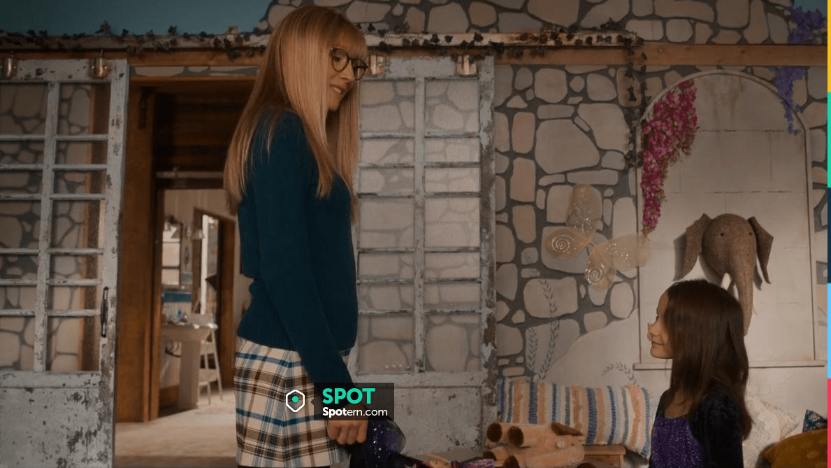 Wilfred Classic Mini Skirt worn by Kate Mularkey (Sarah Chalke) as seen ...