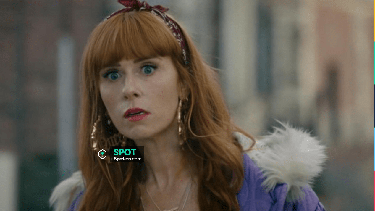 The gold earrings "Queen" worn by Morgane Alvaro (Audrey Fleurot) in ...