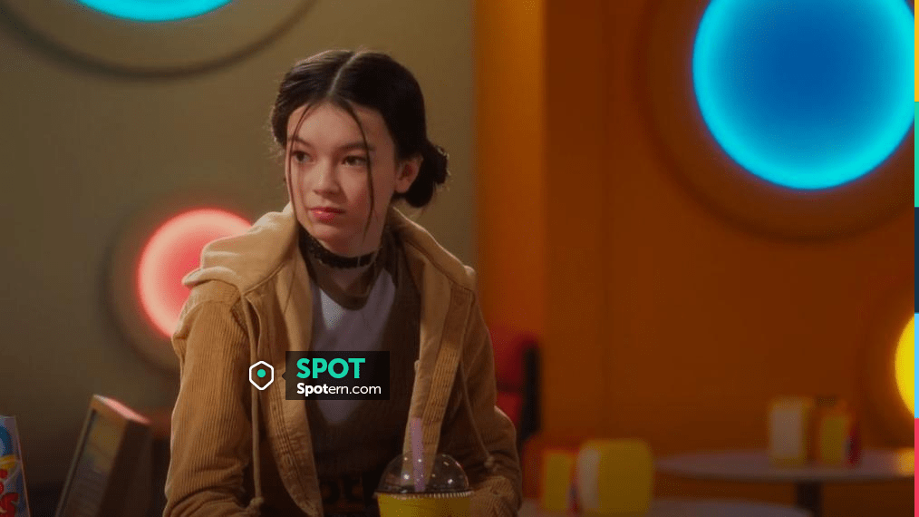 Chemise boutonnée en velours côtelé à capuchon américain portée par ...