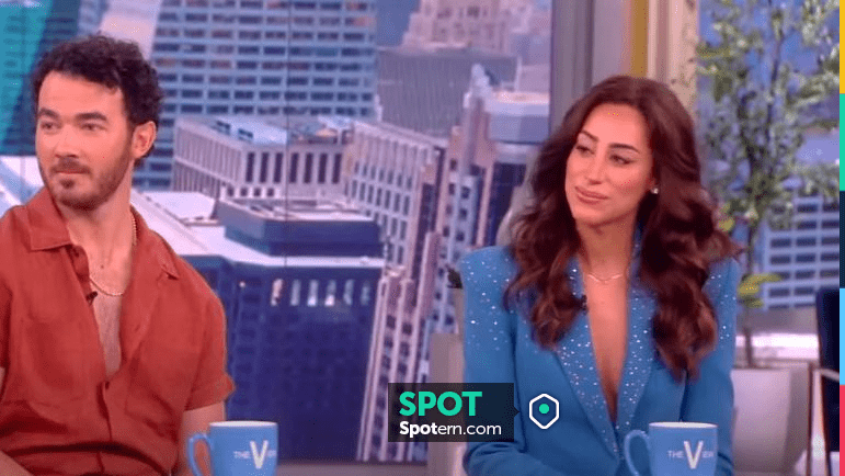 Alex Perry Addison Fitted Blazer worn by Danielle Jonas as seen in The ...