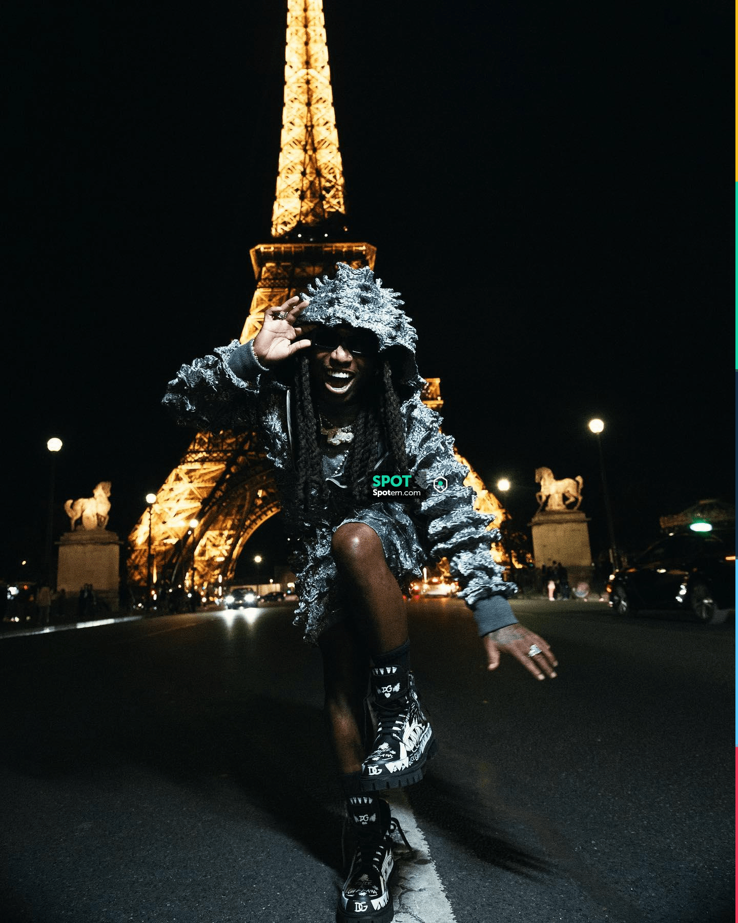 Marc Jacques Burton Gris Spiked Zip Hoodie porté par Jacquees sur son ...
