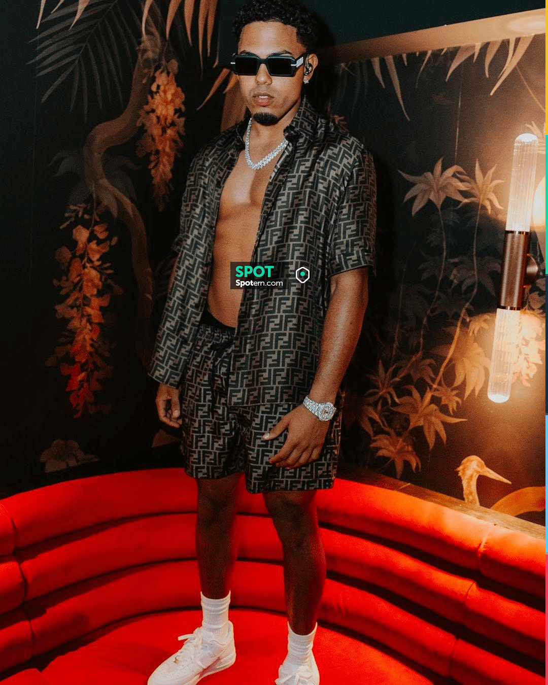 Fendi Brown FF Silk Shirt porté par Myke Towers sur son compte Instagram @myketowers | Spotern