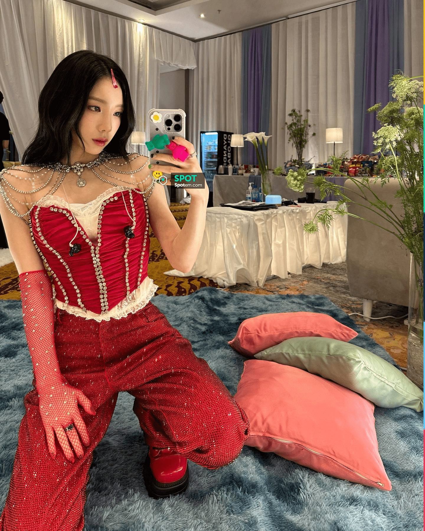 Casetify The Push In Pin Set sur l’étui smartphone de Taeyeon sur son Instagram le 23 juillet ...