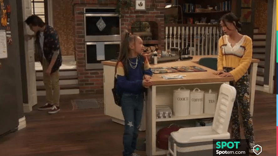 Converse Run Star Hike Hi Sneak­ers worn by Ivy (Emmy Liu-wang) as seen ...