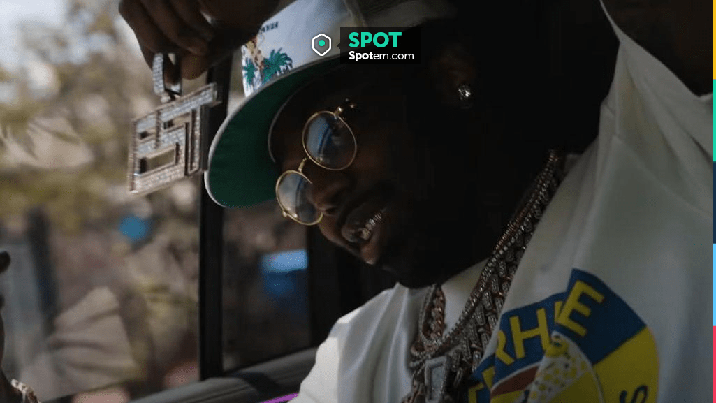 Rhude White Satin Palm Tree Trucker Hat porté par EST Gee dans A MOMENT ...