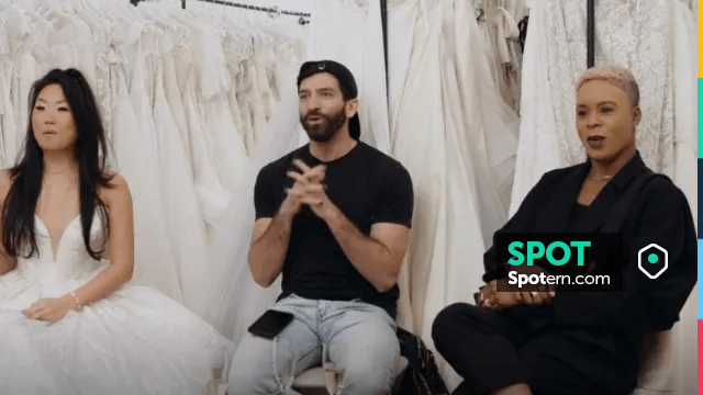 Bar III Cropped Dou­ble-Breast­ed Blaz­er worn by Ash Warren as seen in ...