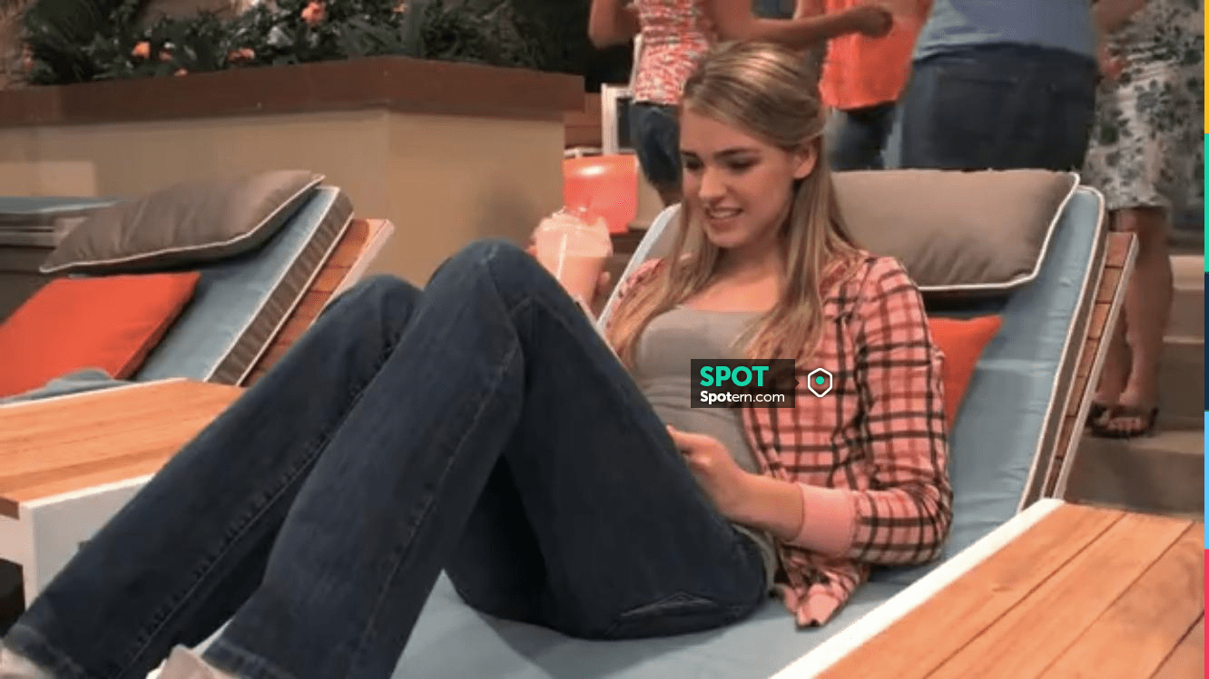 Mudd Pink Plaid Light Zip Up Jacket worn by Jo Taylor (Katelyn Tarver ...