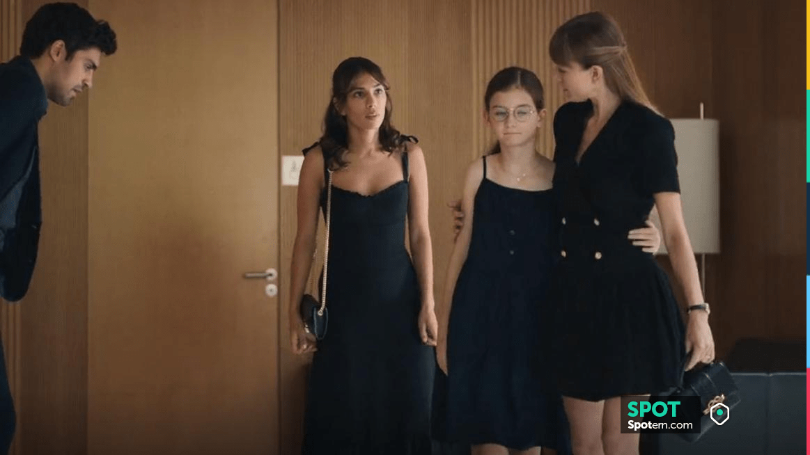 Zara Met­al Buck­le City Bag worn by Olivia (Susannah Fielding) as seen ...