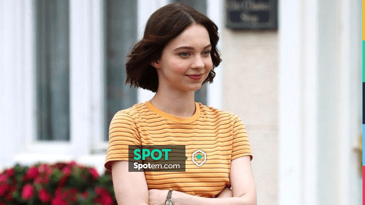 The striped yellow t-shirt worn by Emma Myers plays Pip Fitz-Amobi on ...