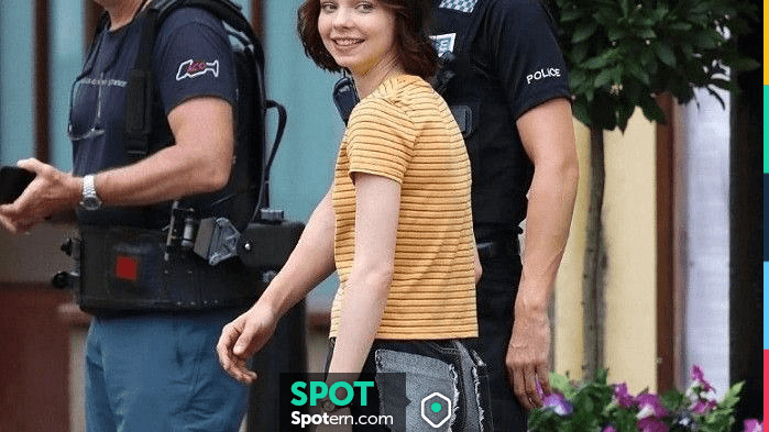 The yoke jeans worn by Emma Myers plays Pip Fitz-Amobi in the series A ...