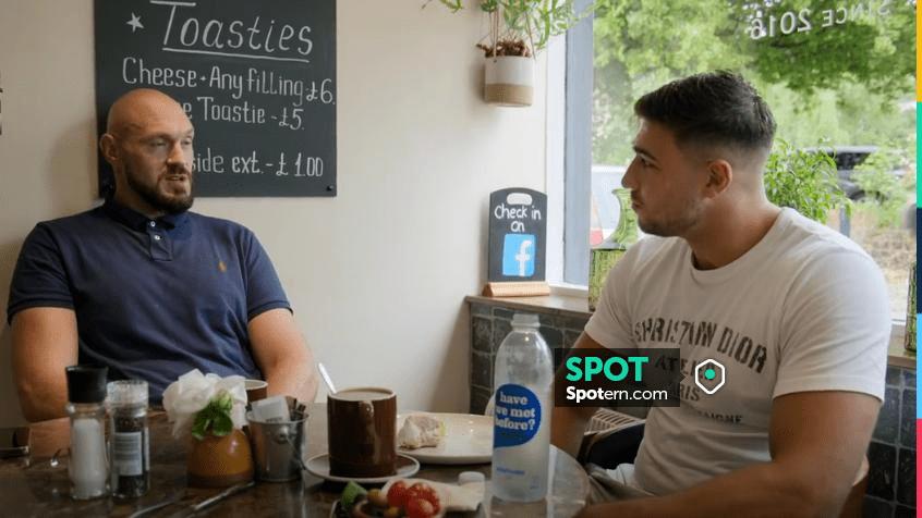 Dior T-Shirt Re­laxed Fit worn by Tommy Fury as seen in At Home with ...