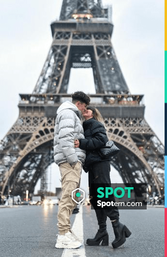 Stone Island Kha­ki Stretch Car­go Jog­gers worn by Alejandro Garnacho ...