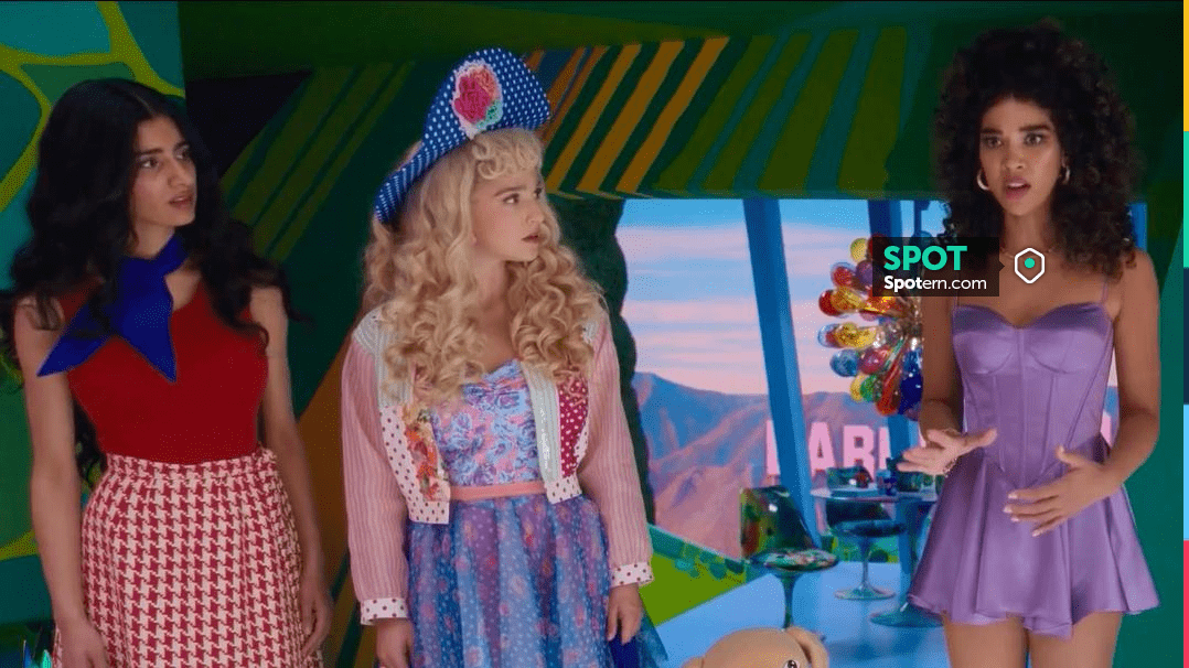 Hearts Chain Necklace worn by Barbie (Alexandra Shipp) in Barbie movie ...