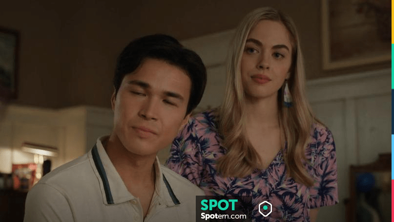 Only No­va Lux Short Sleeve Ruch­ing Top worn by Lizzie (Sarah Dugdale ...