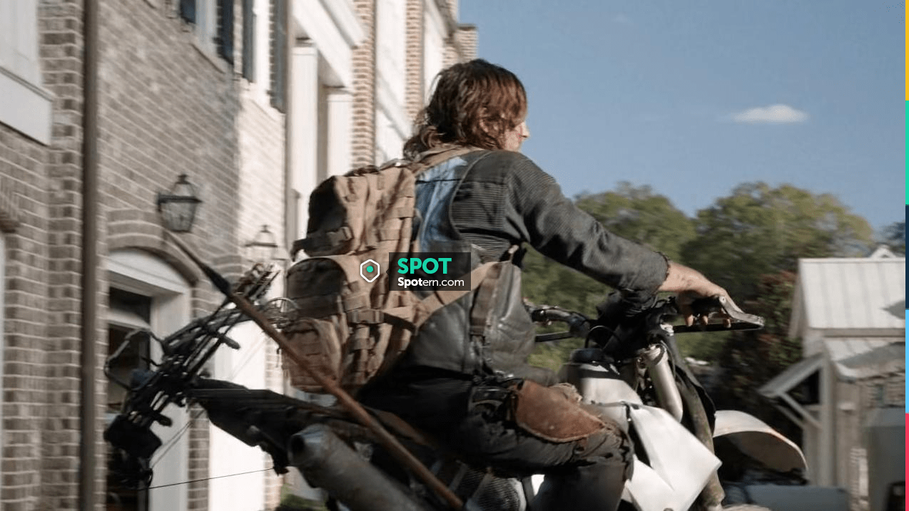 The military backpack worn by Daryl Dixon (Norman Reedus) in The ...