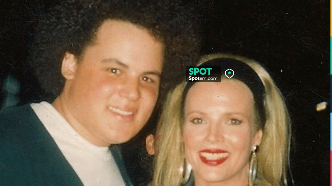 Black Headband worn by Kim Basinger for 1990 MTV Video Music Awards in ...