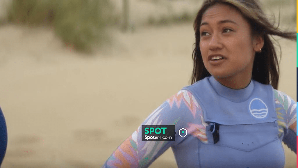 Billabong Chest Zip Wet­suit for Women worn by Poppy Tetanui (Lilliana ...